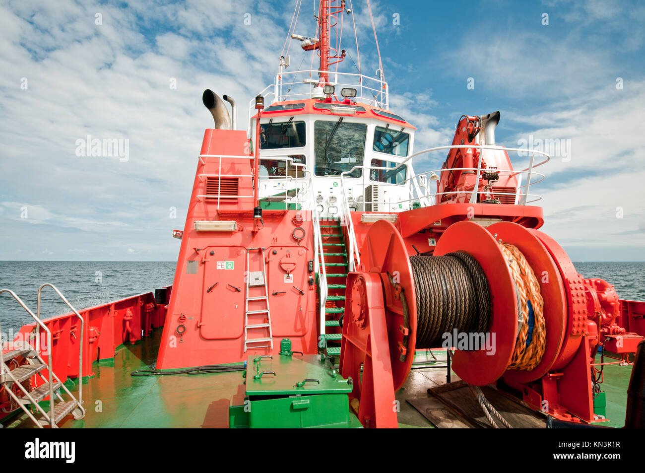 Red tugboat hi-res stock photography and images - Alamy