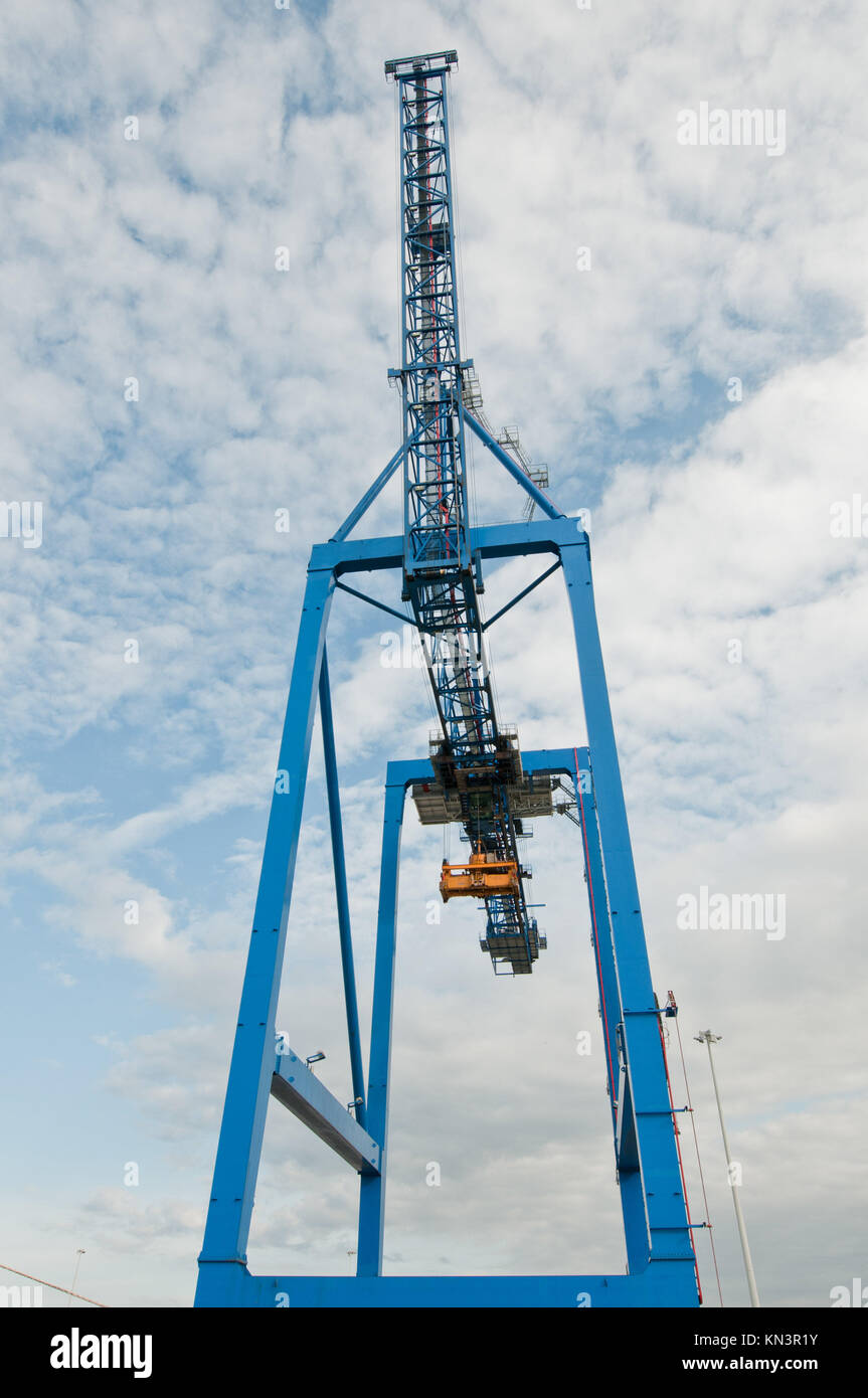 Container handling gantry crane hi-res stock photography and images - Alamy