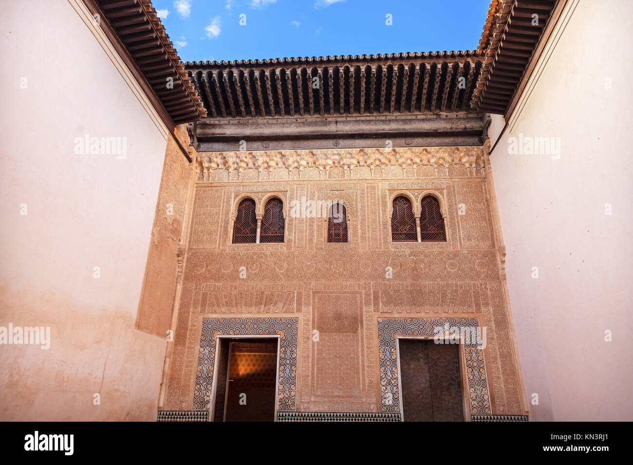 Alhambra Mexuar Courtyard Moorish Wall Windows Patterns Designs Granada ...