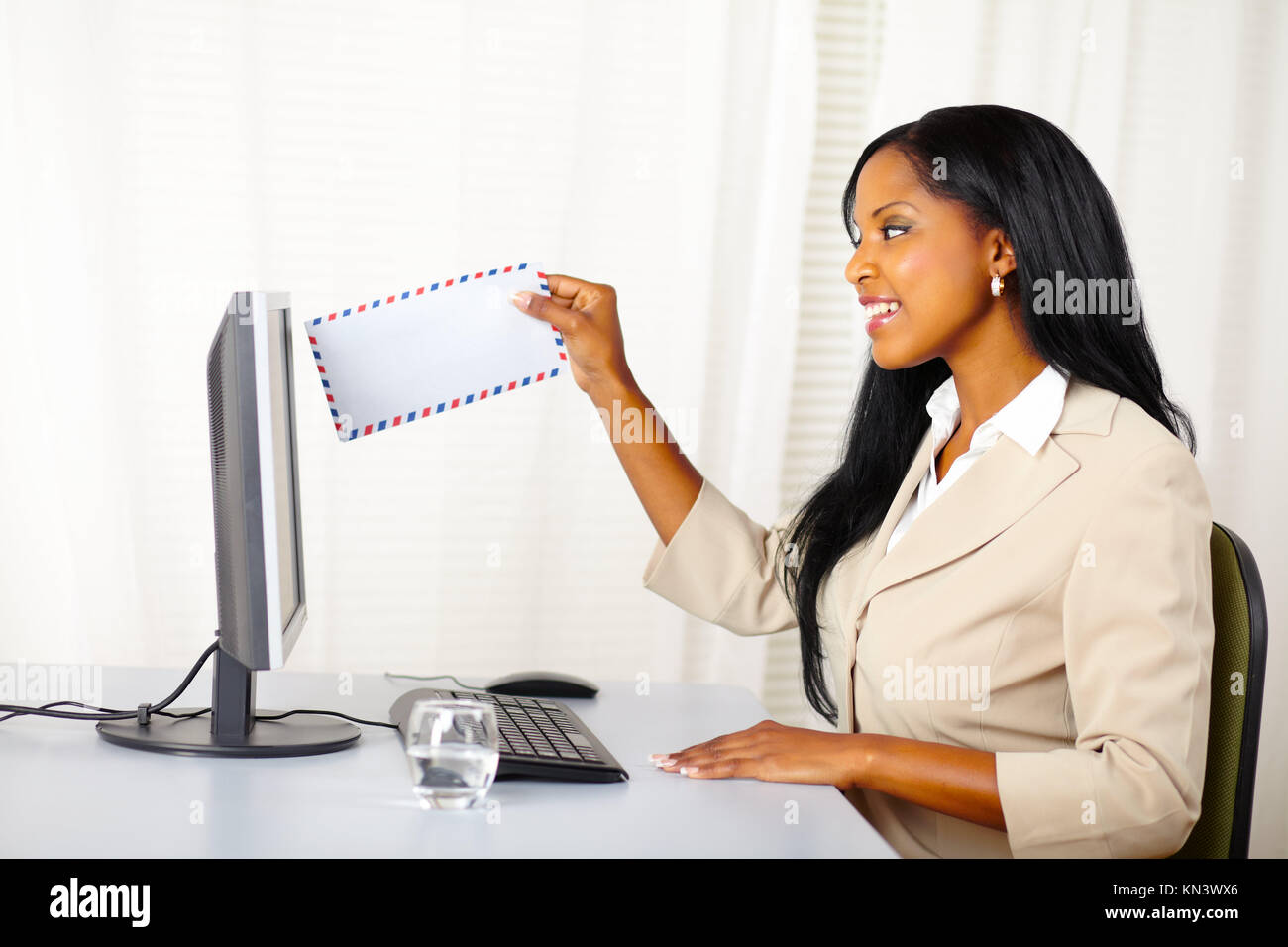 Sending mail hi-res stock photography and images - Alamy