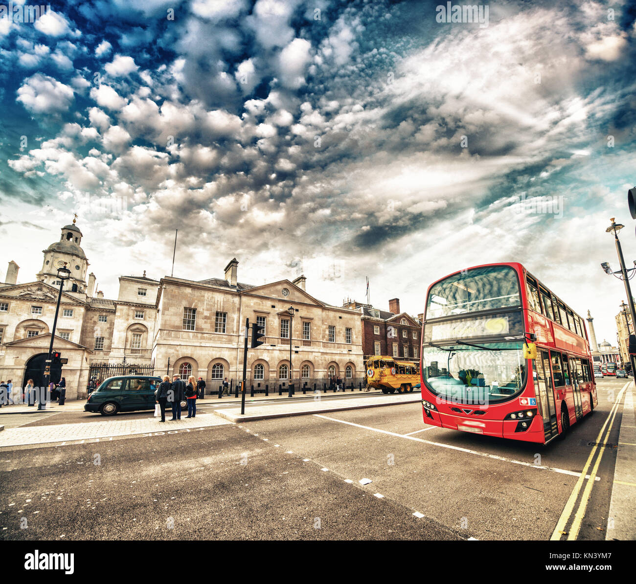 Hybrid london bus hi-res stock photography and images - Alamy