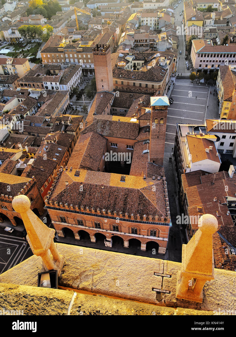 Cremona city square hi-res stock photography and images - Alamy
