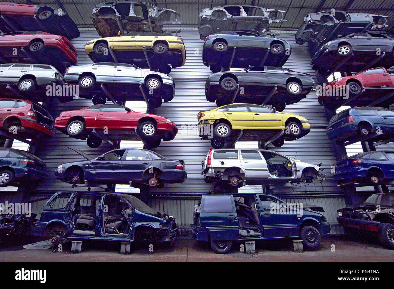 Vehicle scrapyard hi-res stock photography and images - Alamy