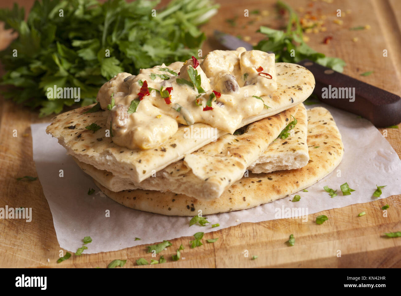 Coronation chicken with warm naan bread Stock Photo - Alamy