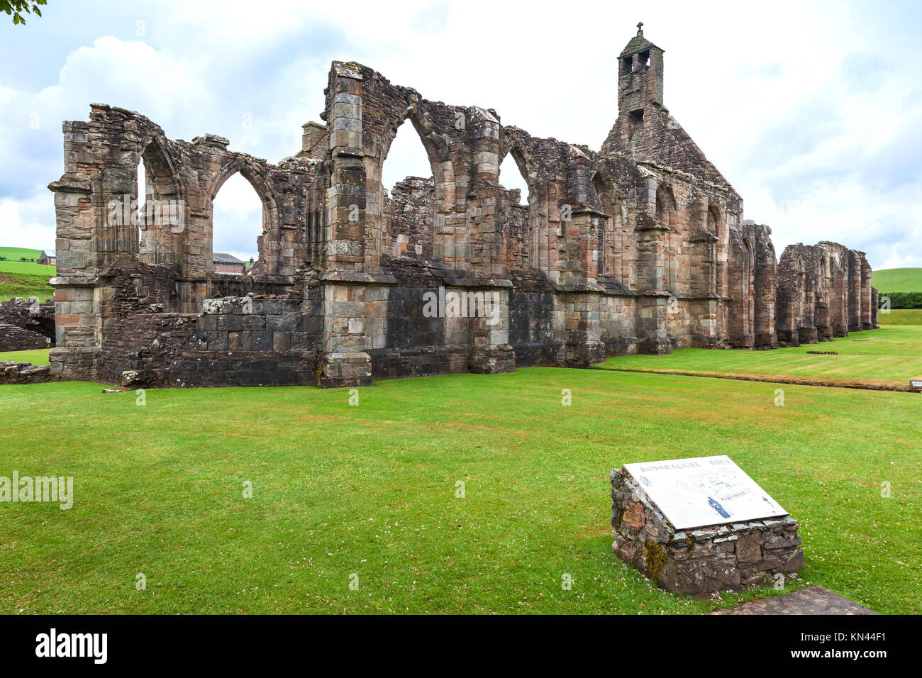 Historic scotland building ruins hi-res stock photography and images ...