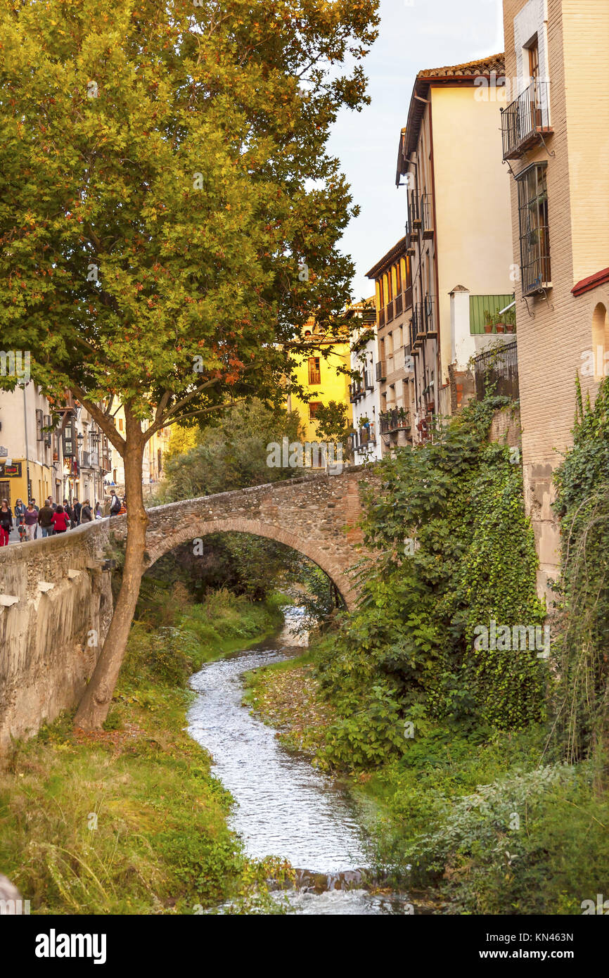 Old Bridge over Rio Darro river in the evening, Carrera Del Darro ...