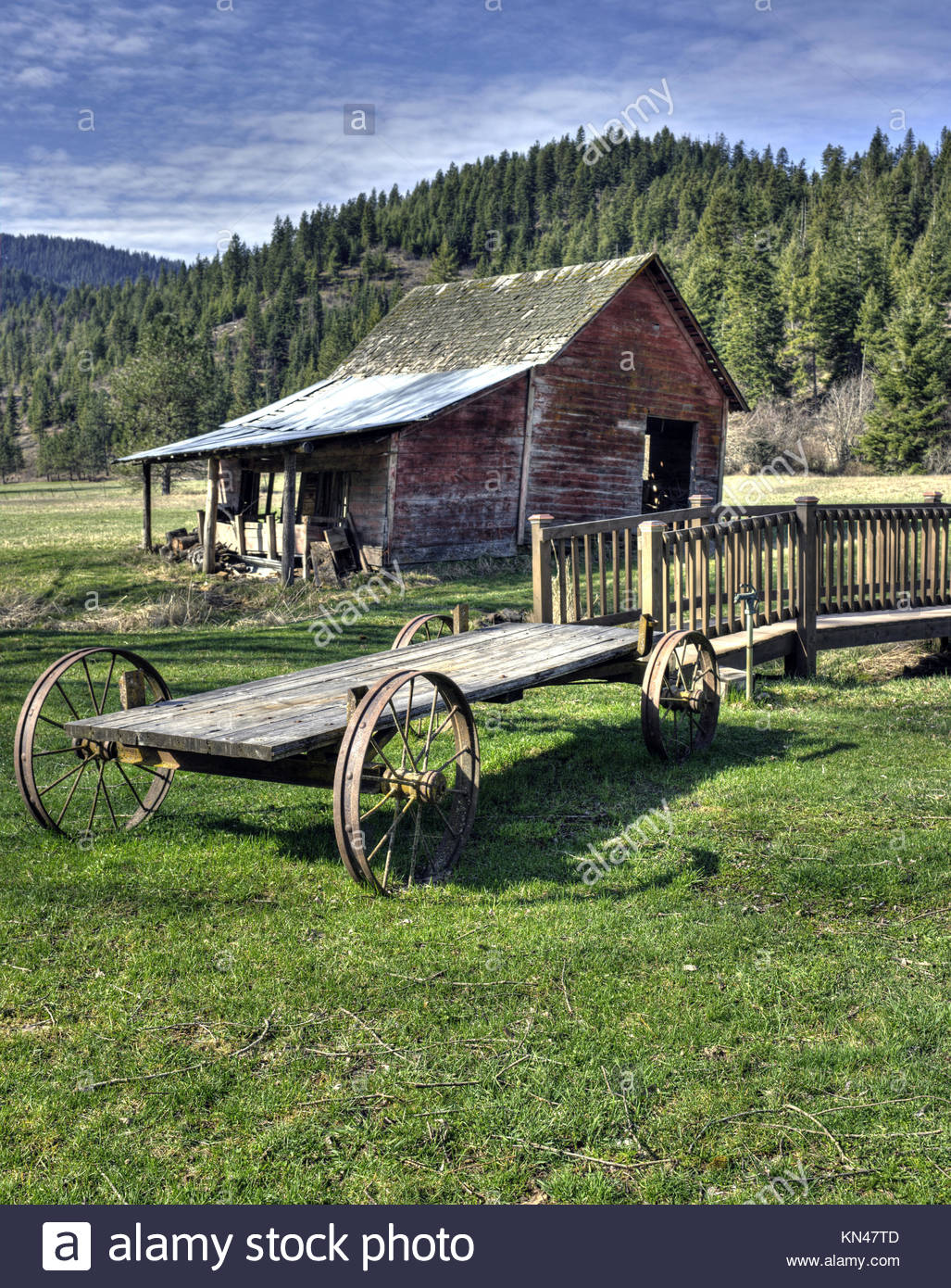 Wagon Wheel Red Barn Stock Photos & Wagon Wheel Red Barn Stock Images ...