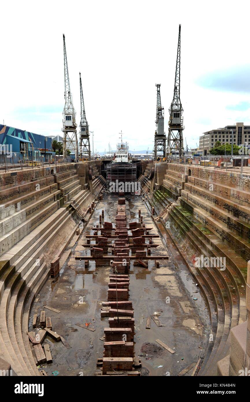 Boat building yard worker hi-res stock photography and images - Alamy