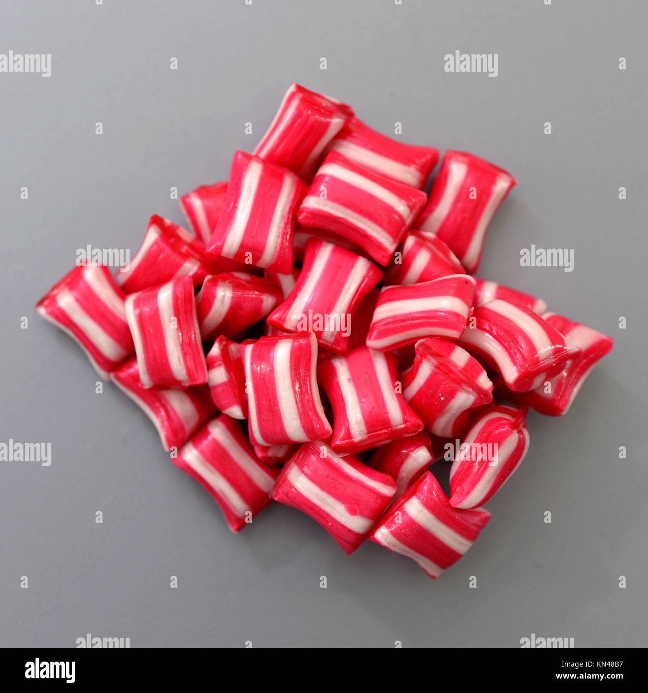 Boiled sweets red white hi-res stock photography and images - Alamy