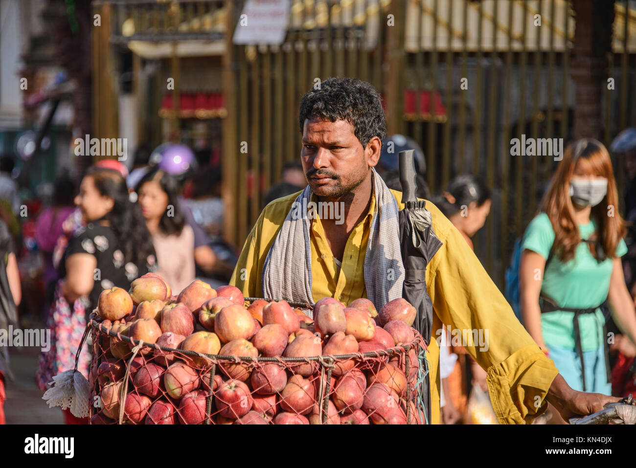 Apple seller hi-res stock photography and images - Alamy