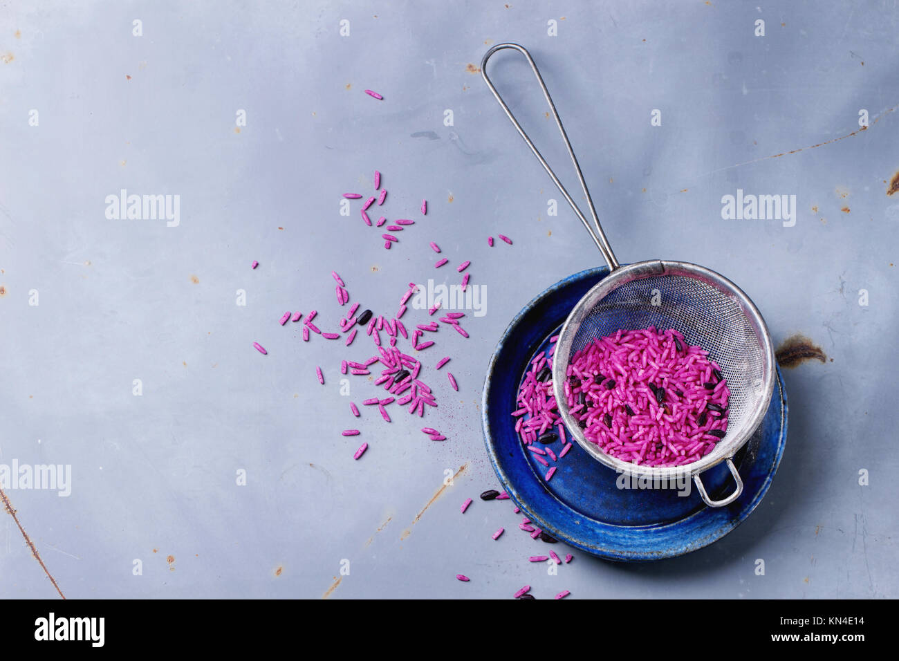 Blue sieve hi-res stock photography and images - Alamy