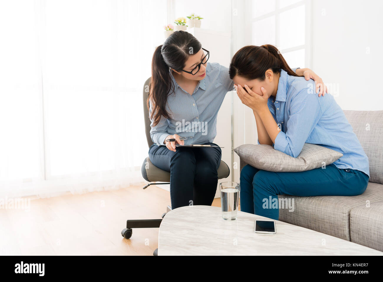Doctor patient sofa hi-res stock photography and images - Alamy