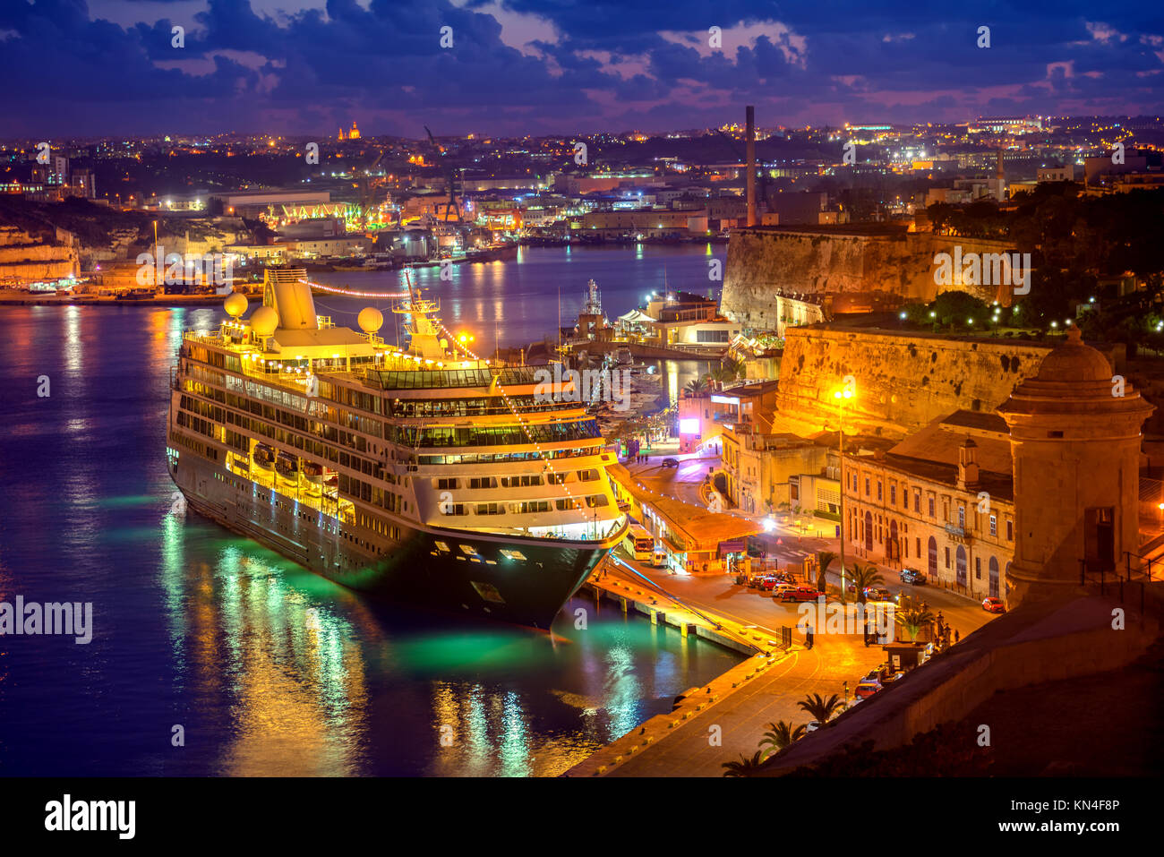 Cruise ship malta hi-res stock photography and images - Alamy
