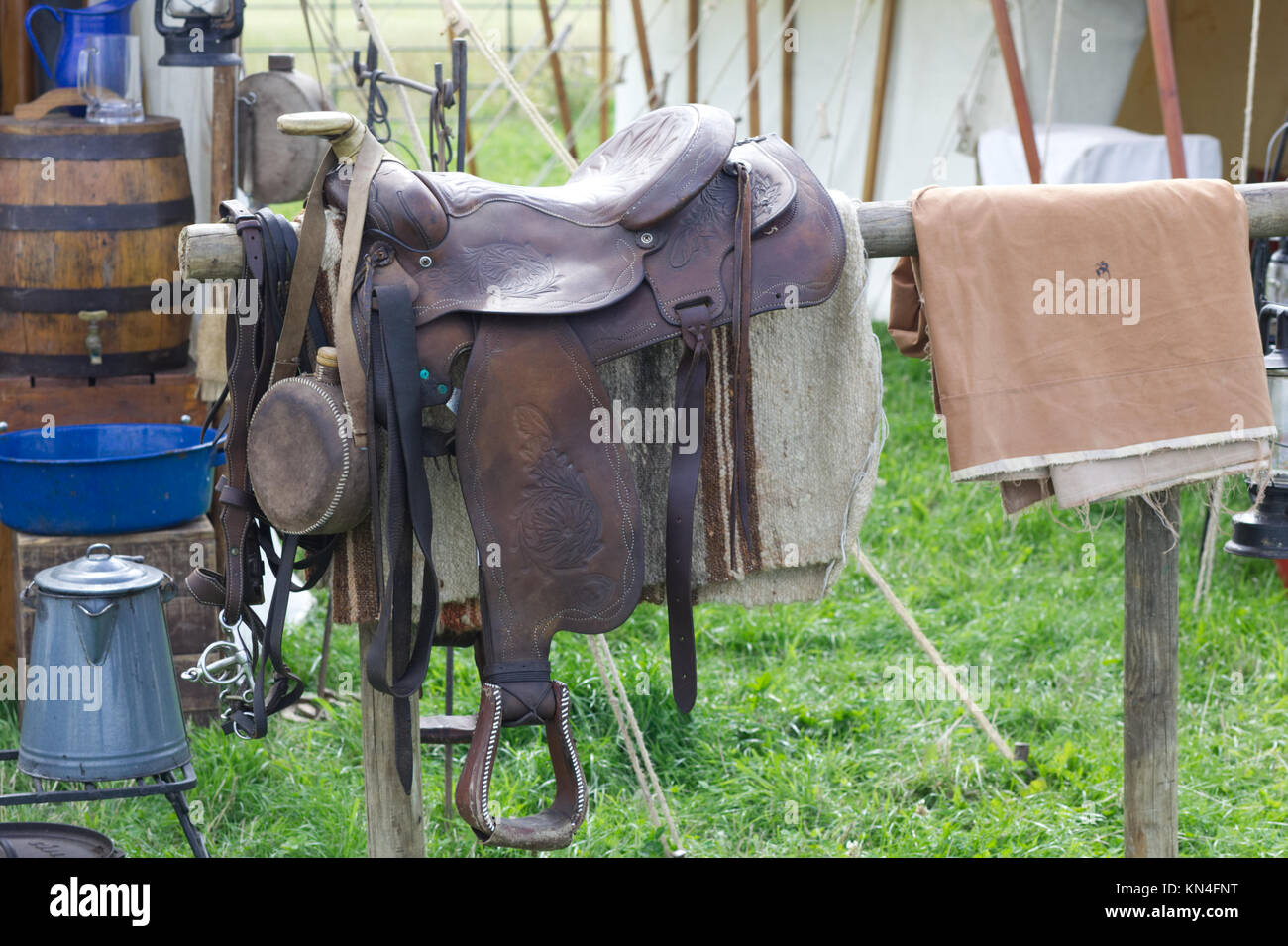 old western saddle on a hitching post in the wild west Stock Photo - Alamy