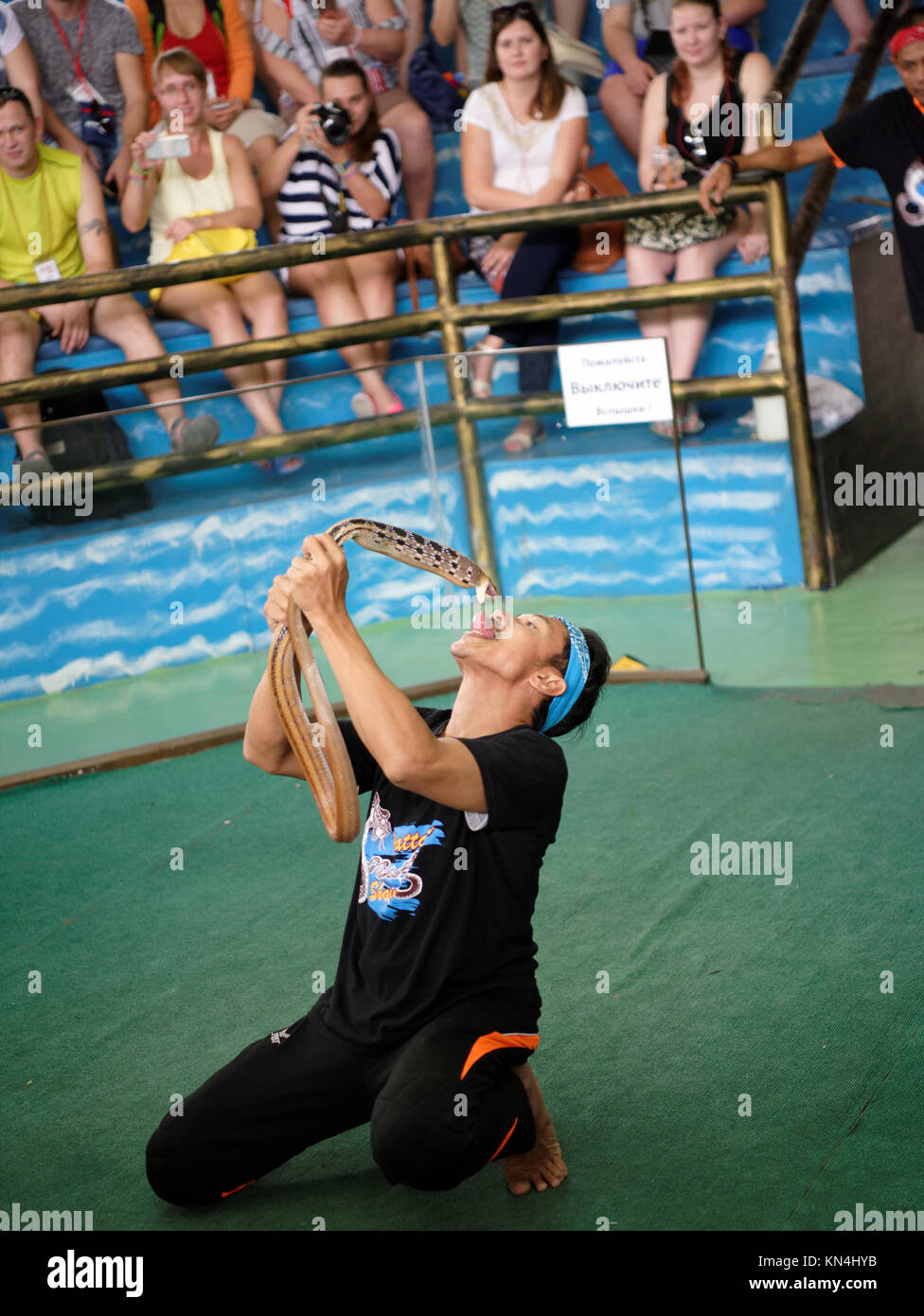 Man Kiss Snake High Resolution Stock Photography and Images - Alamy