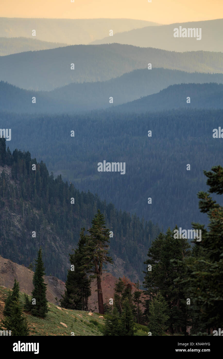 The beautiful lines of the ridges of the Cascade mountains subtly fade ...