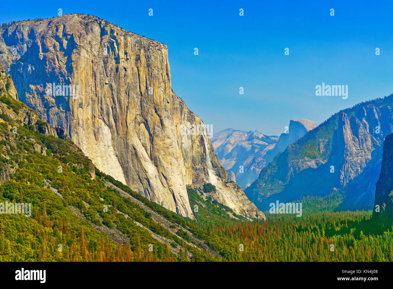 The viewpoint called Tunnel View in Yosemite National Park in autumn ...