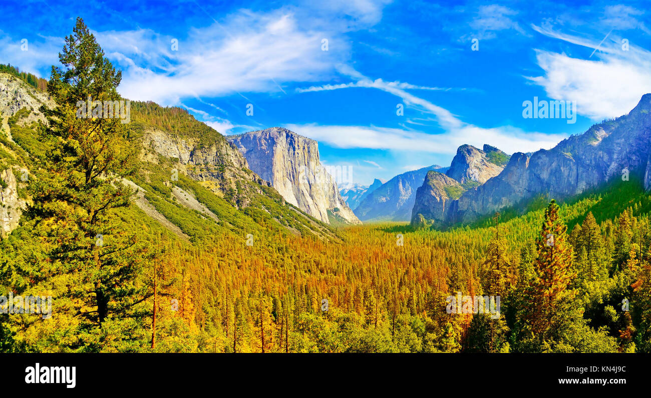 The viewpoint called Tunnel View in Yosemite National Park in autumn ...
