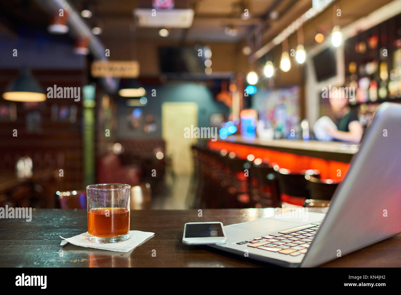 Empty pub counter hi-res stock photography and images - Alamy