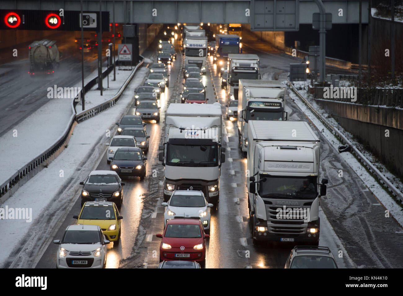 Heavy traffic on the M25 motorway near junction 25, as heavy snowfall ...