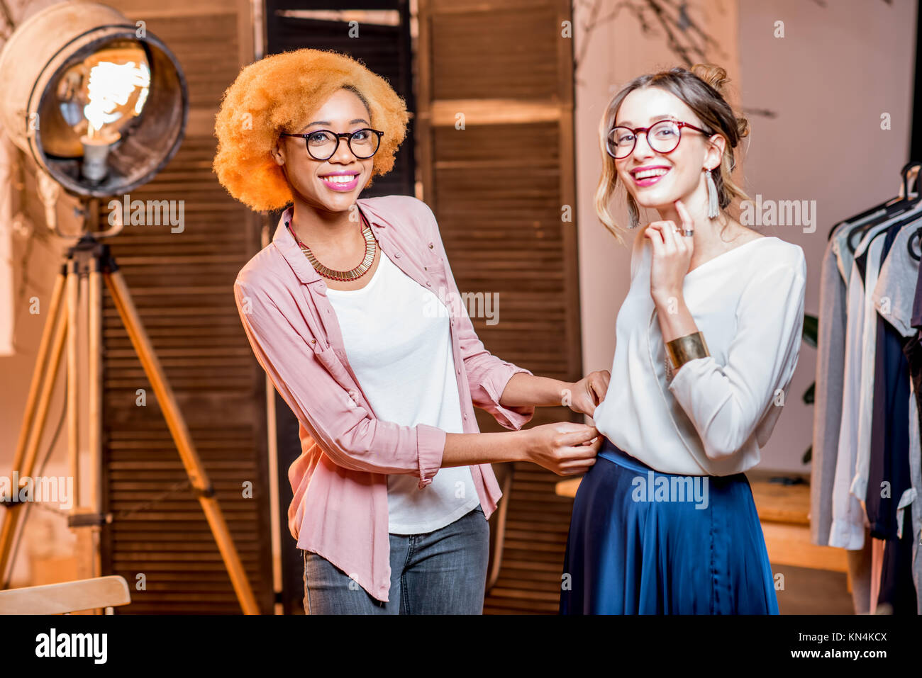 Measuring tailoring tailored tailor hi-res stock photography and images ...