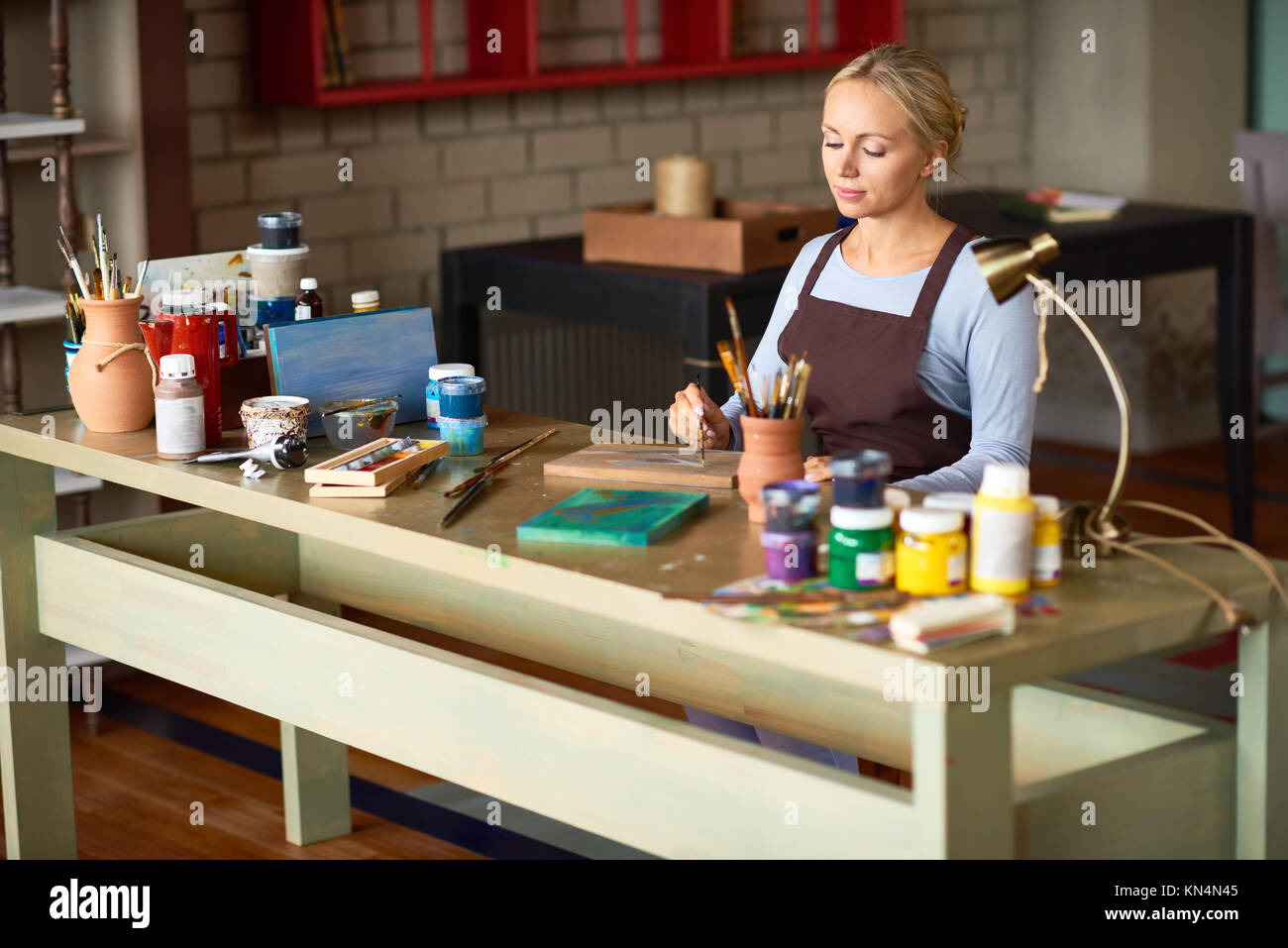 Beautiful young craft woman hi-res stock photography and images - Alamy