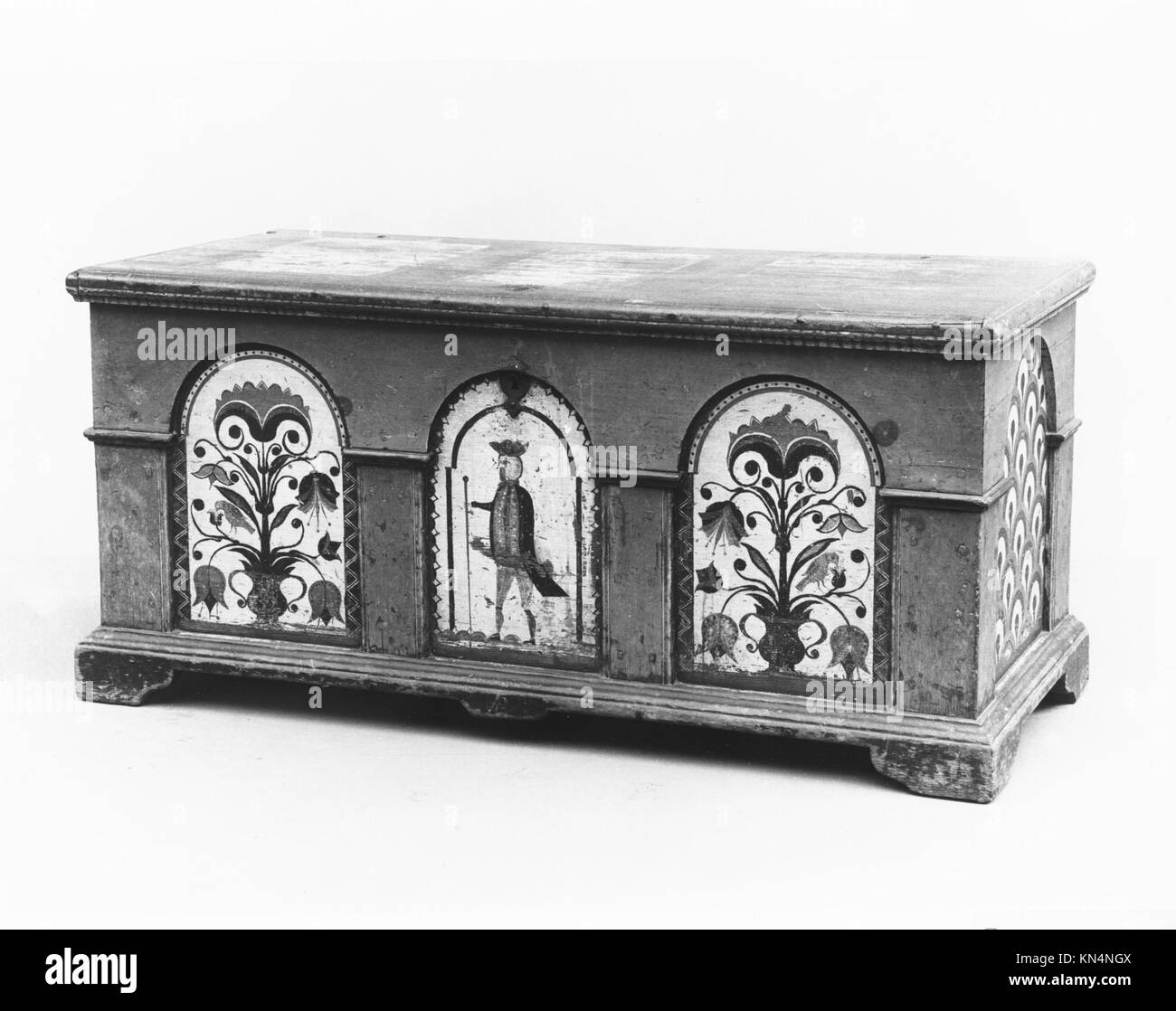 Dower chest hi-res stock photography and images - Alamy