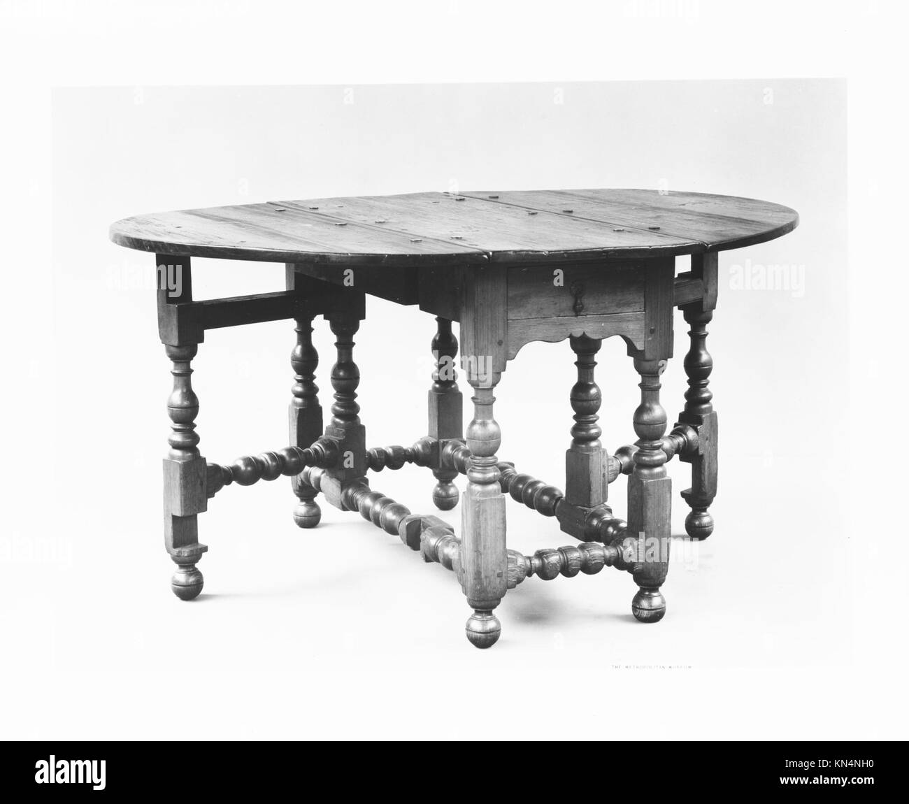 Gate leg table hi-res stock photography and images - Alamy