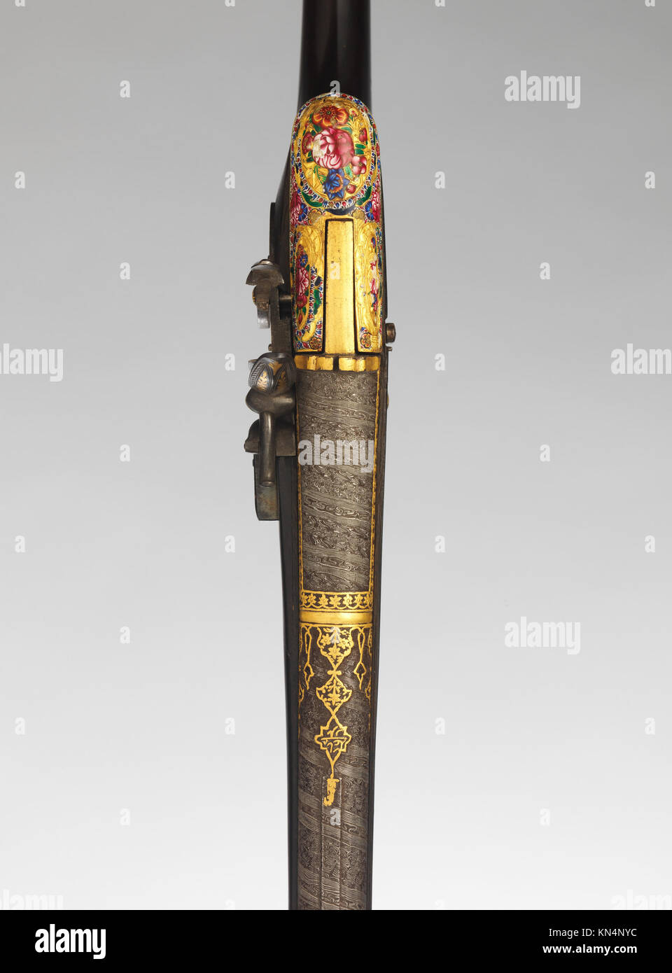 This flintlock gun represents a firearm used in the 17th and 18th ...