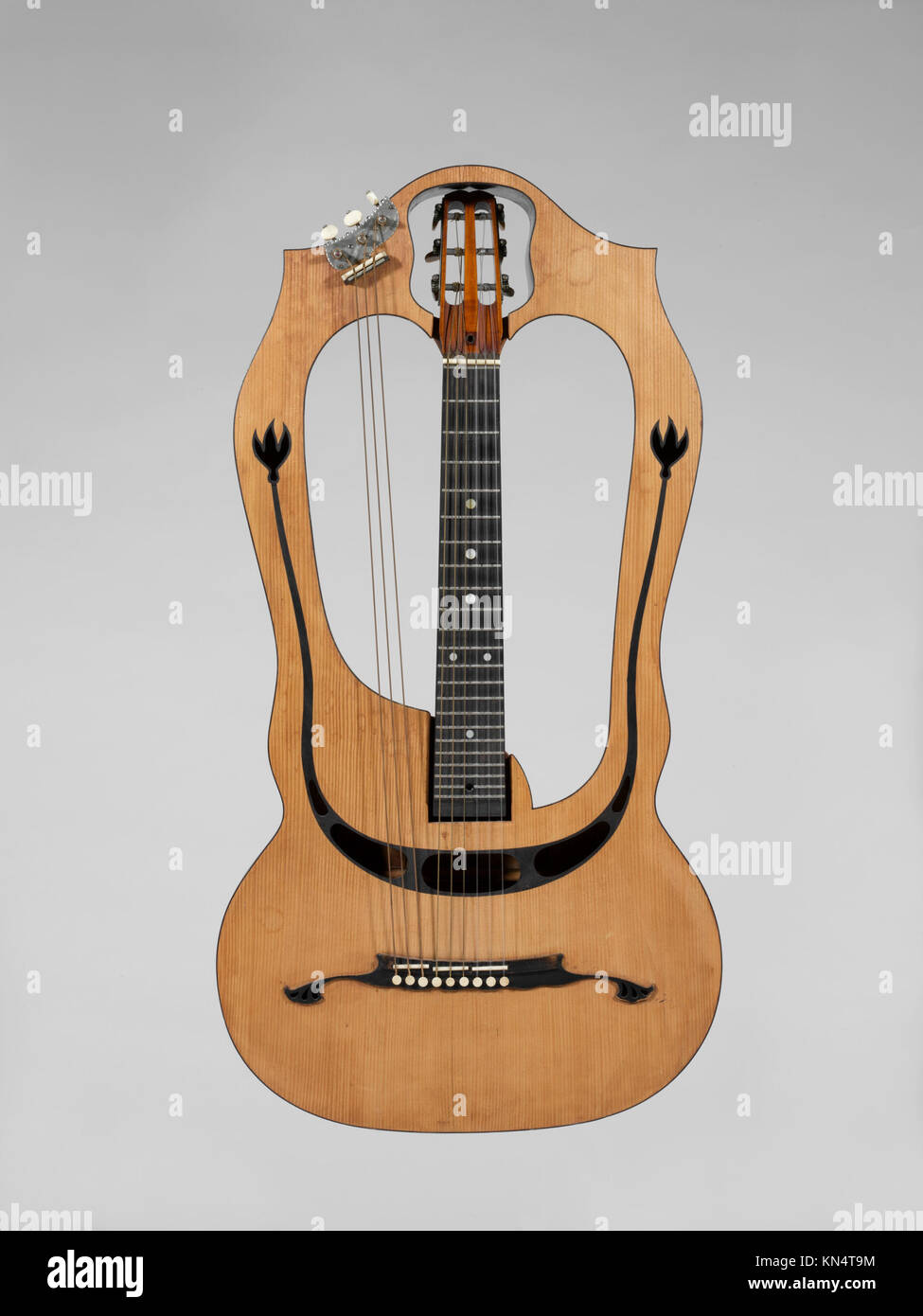 Harp musical instrument strings hi-res stock photography and images - Alamy