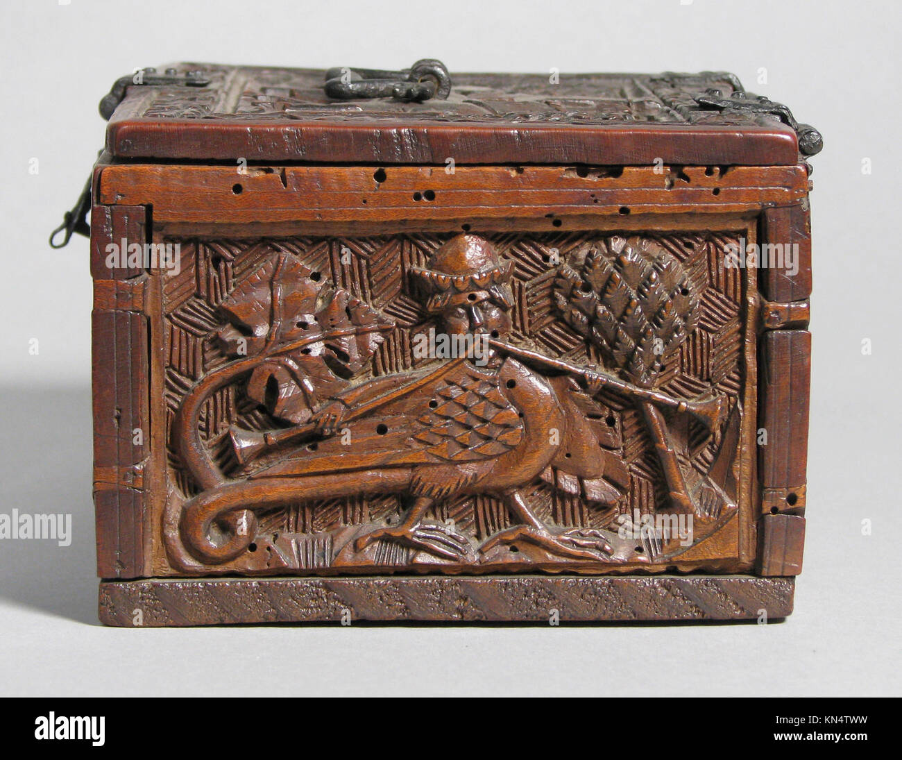 This coffret, a small decorative box, showcases intricate craftsmanship ...
