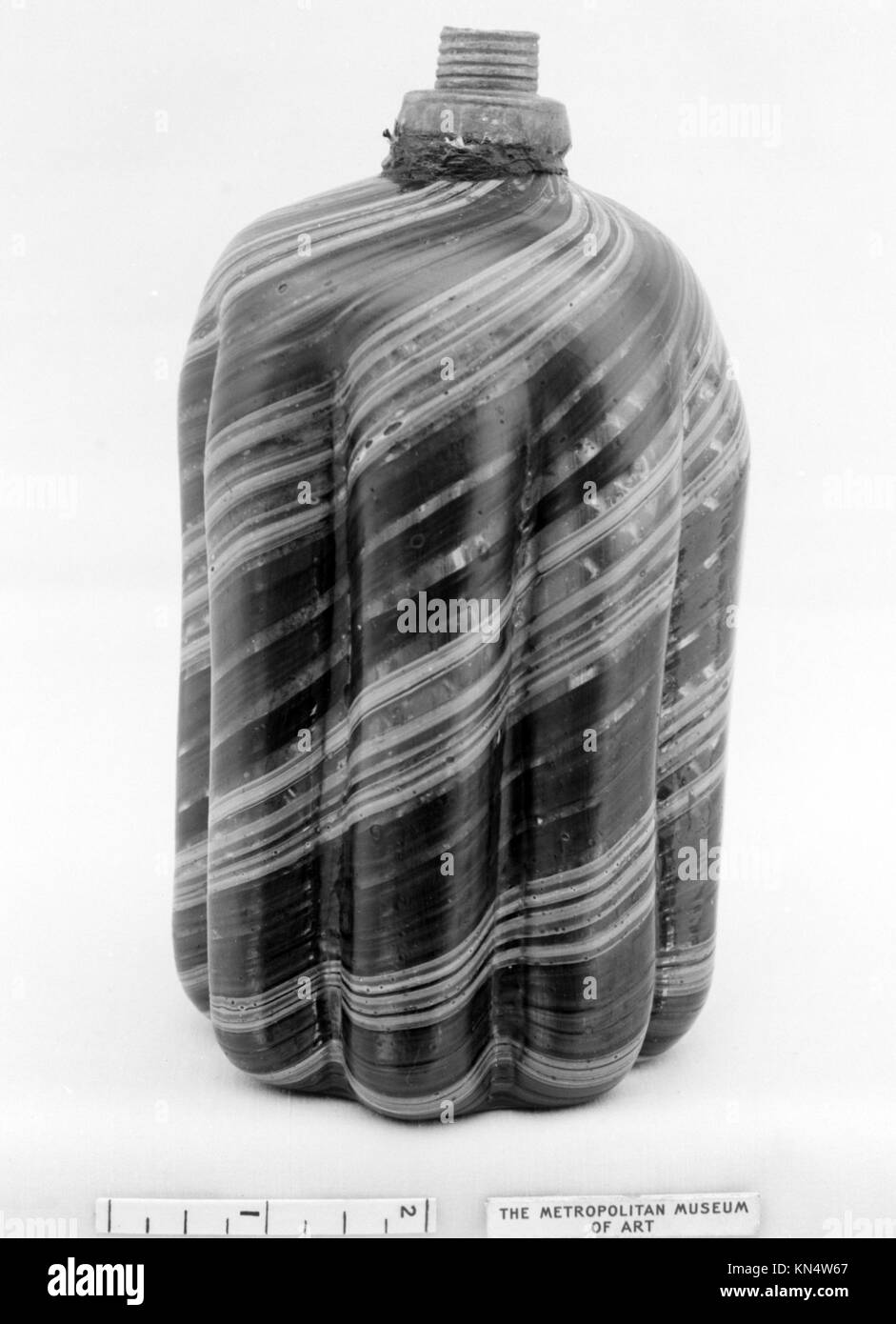 18th century glass bottle hi-res stock photography and images - Alamy