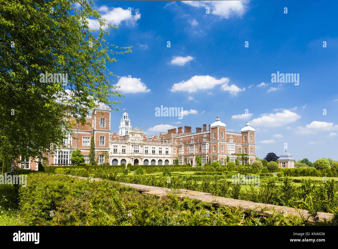 Old palace of hatfield hi-res stock photography and images - Alamy