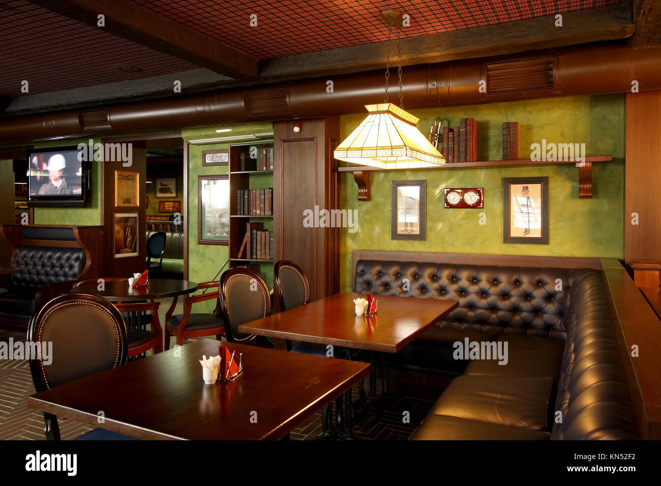 Cosy little table at comfortable restaurant Stock Photo - Alamy
