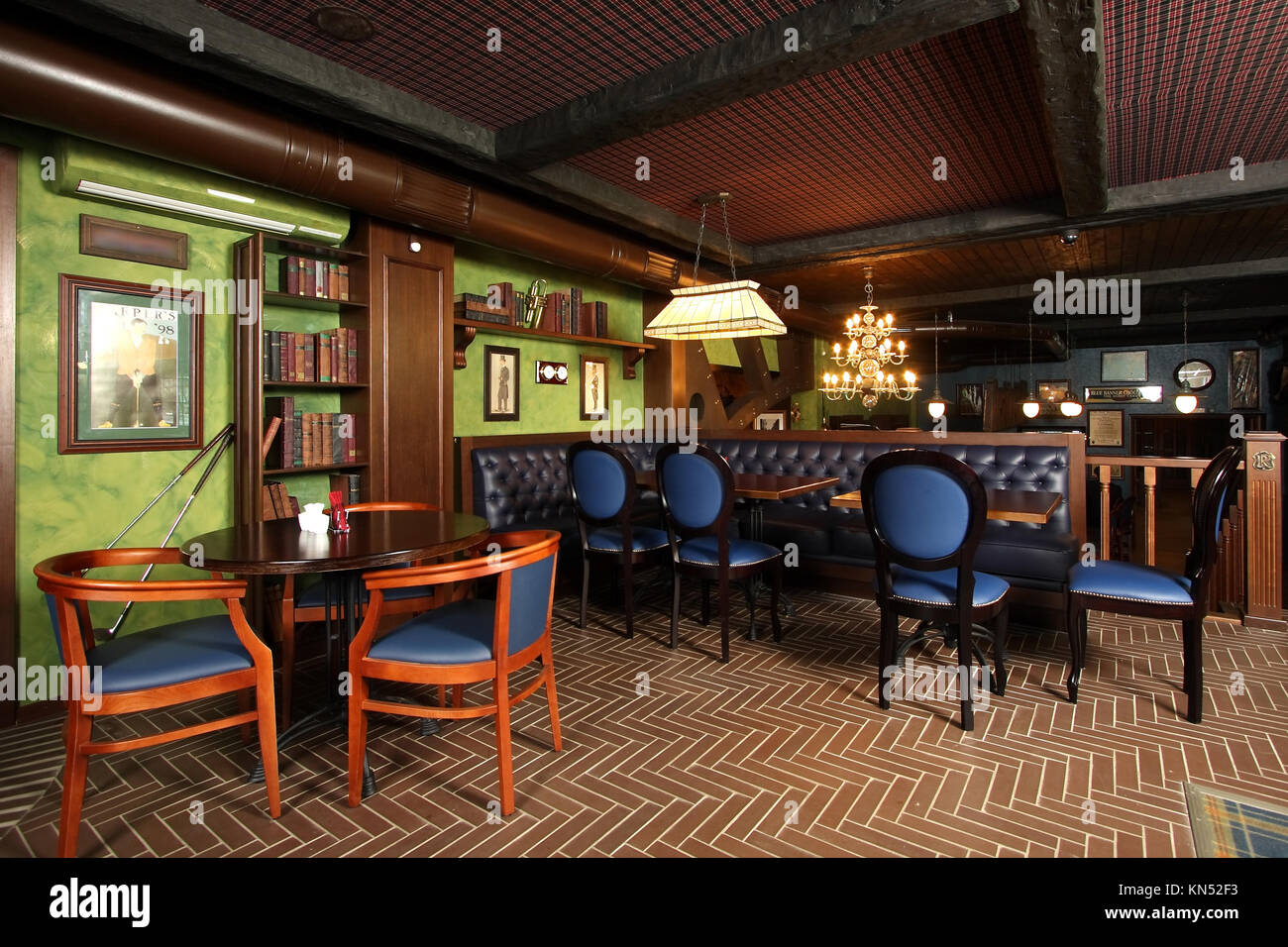 Cosy little table at comfortable restaurant Stock Photo - Alamy