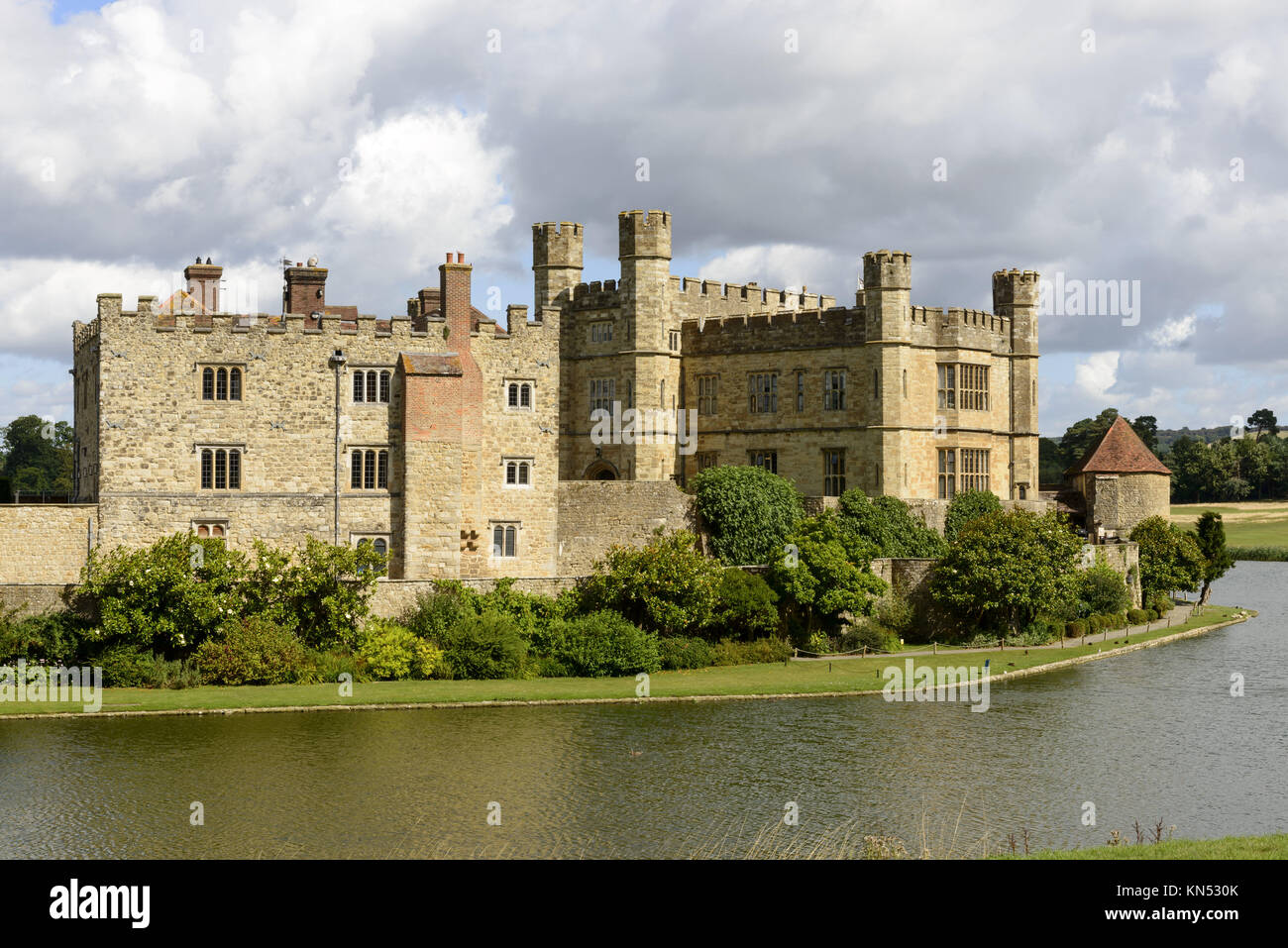 Side view leeds castle hi-res stock photography and images - Alamy
