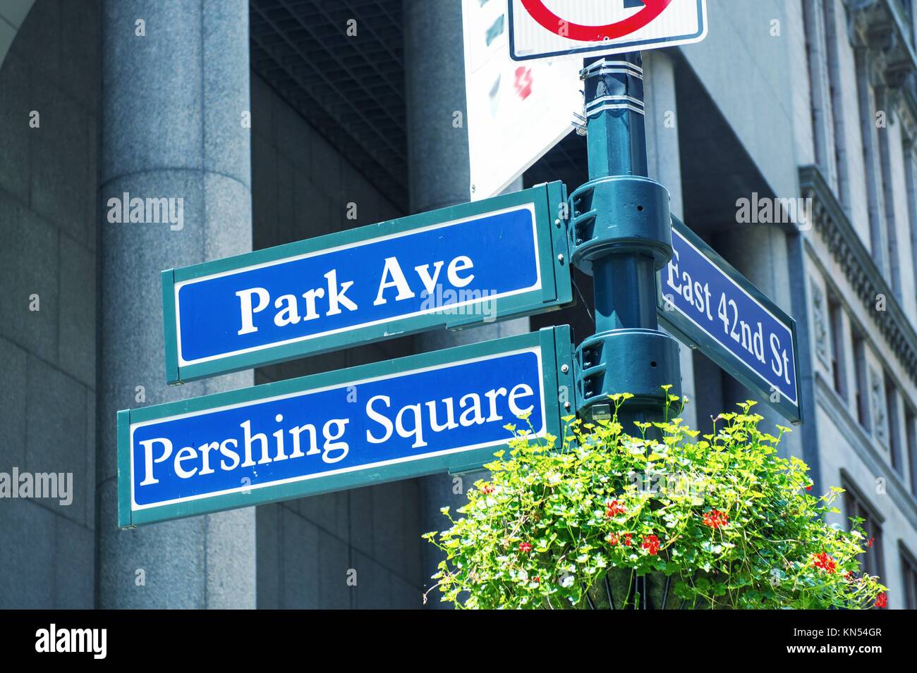 Pershing square grand central station hi-res stock photography and ...