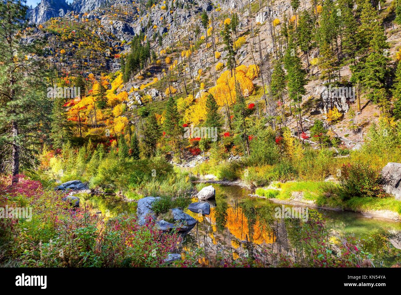 Red river pass hi-res stock photography and images - Alamy