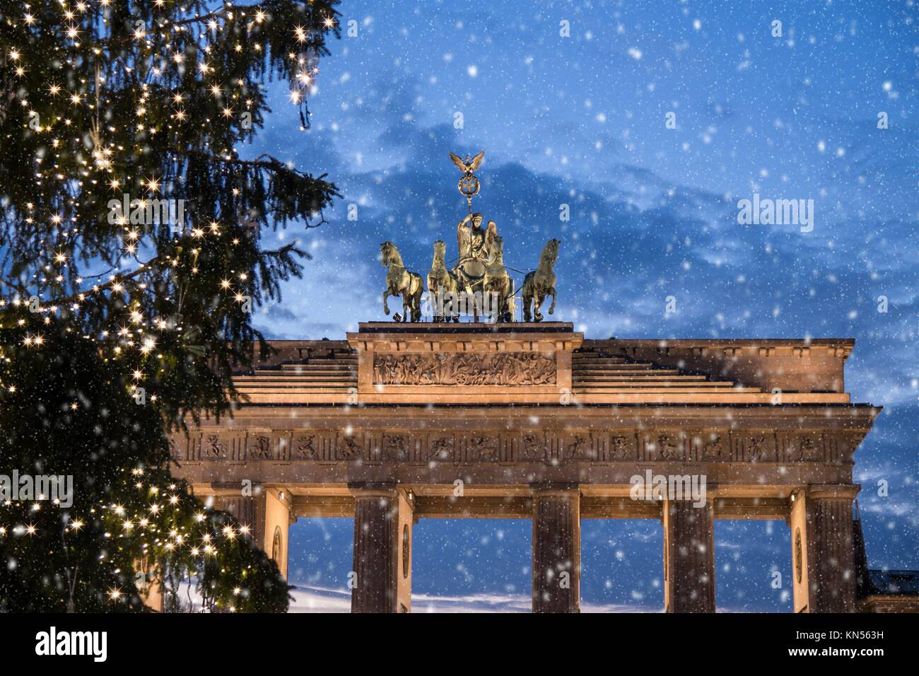 Berlin snow hi-res stock photography and images - Alamy