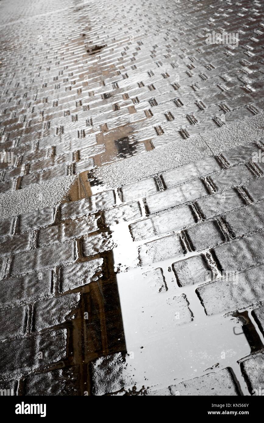 Puddle floor tile hi-res stock photography and images - Alamy