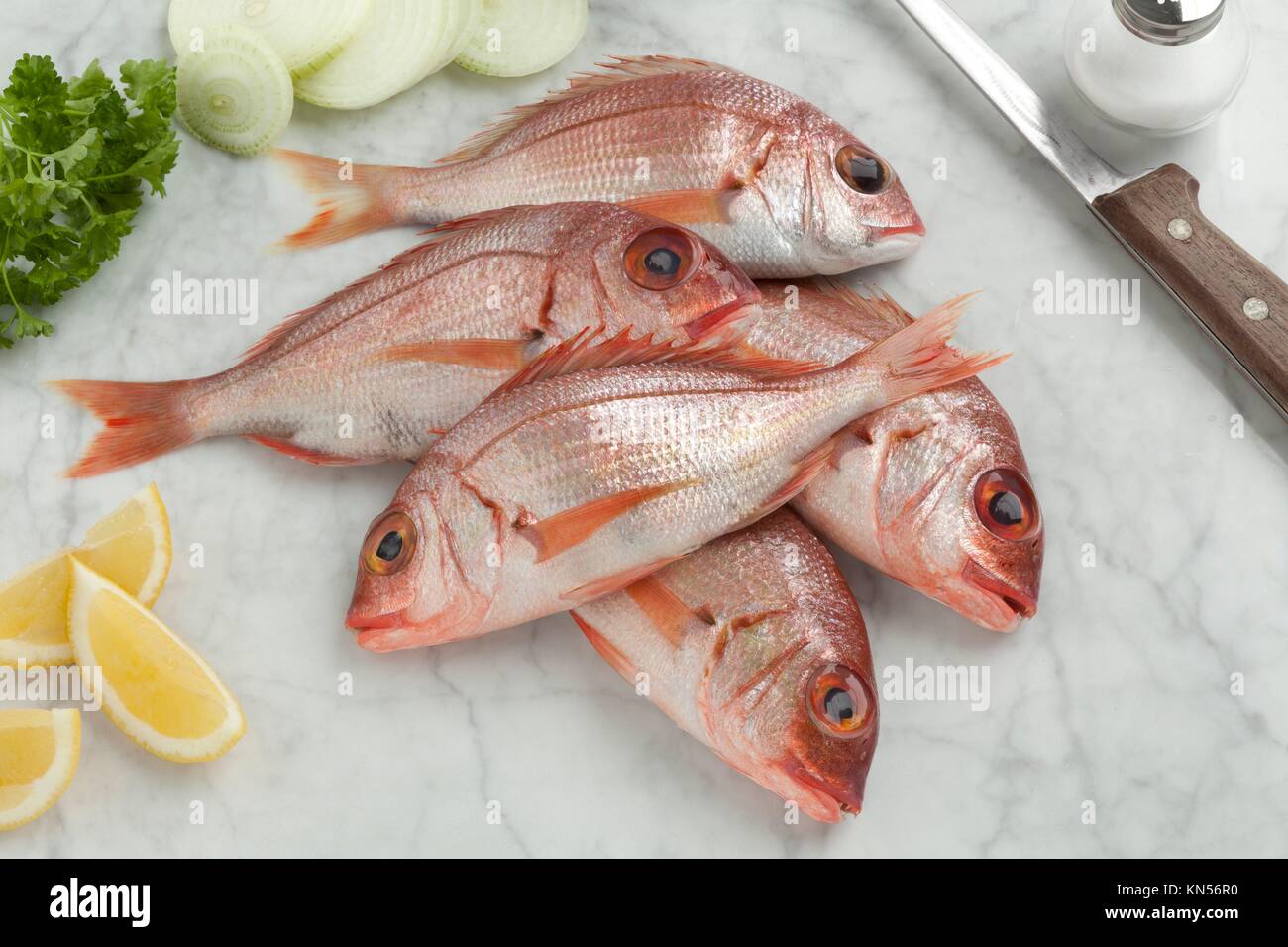 Red snappers hi-res stock photography and images - Alamy