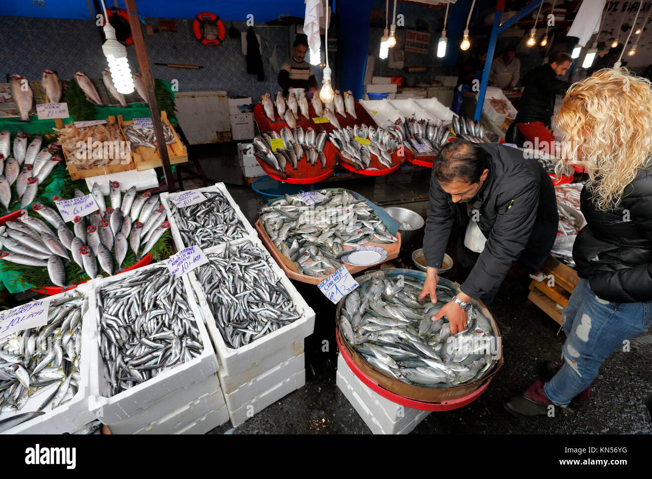 Istanbul fish market, Turkey Stock Photo - Alamy