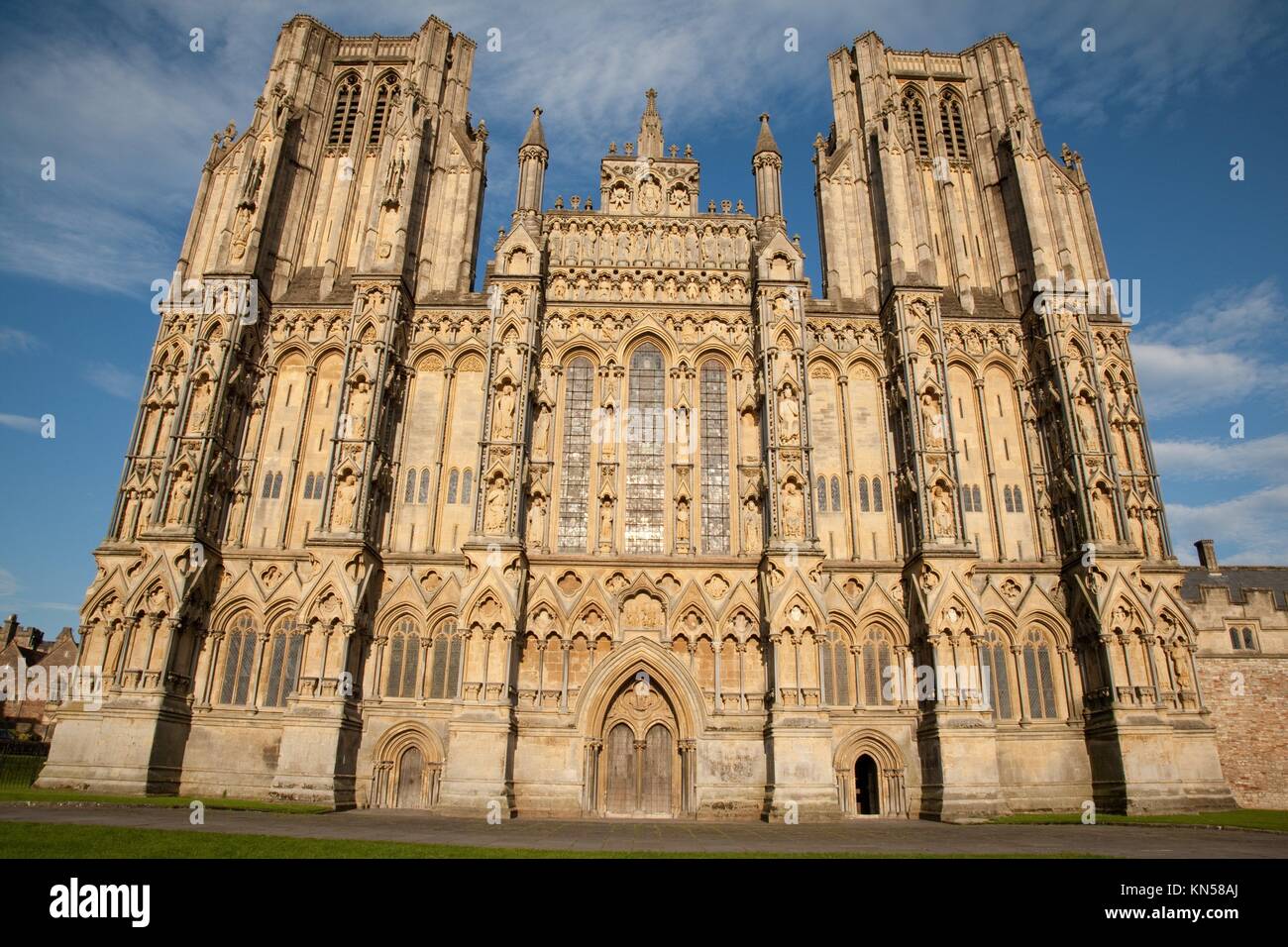 Wells cathedral cathedral church hi-res stock photography and images ...