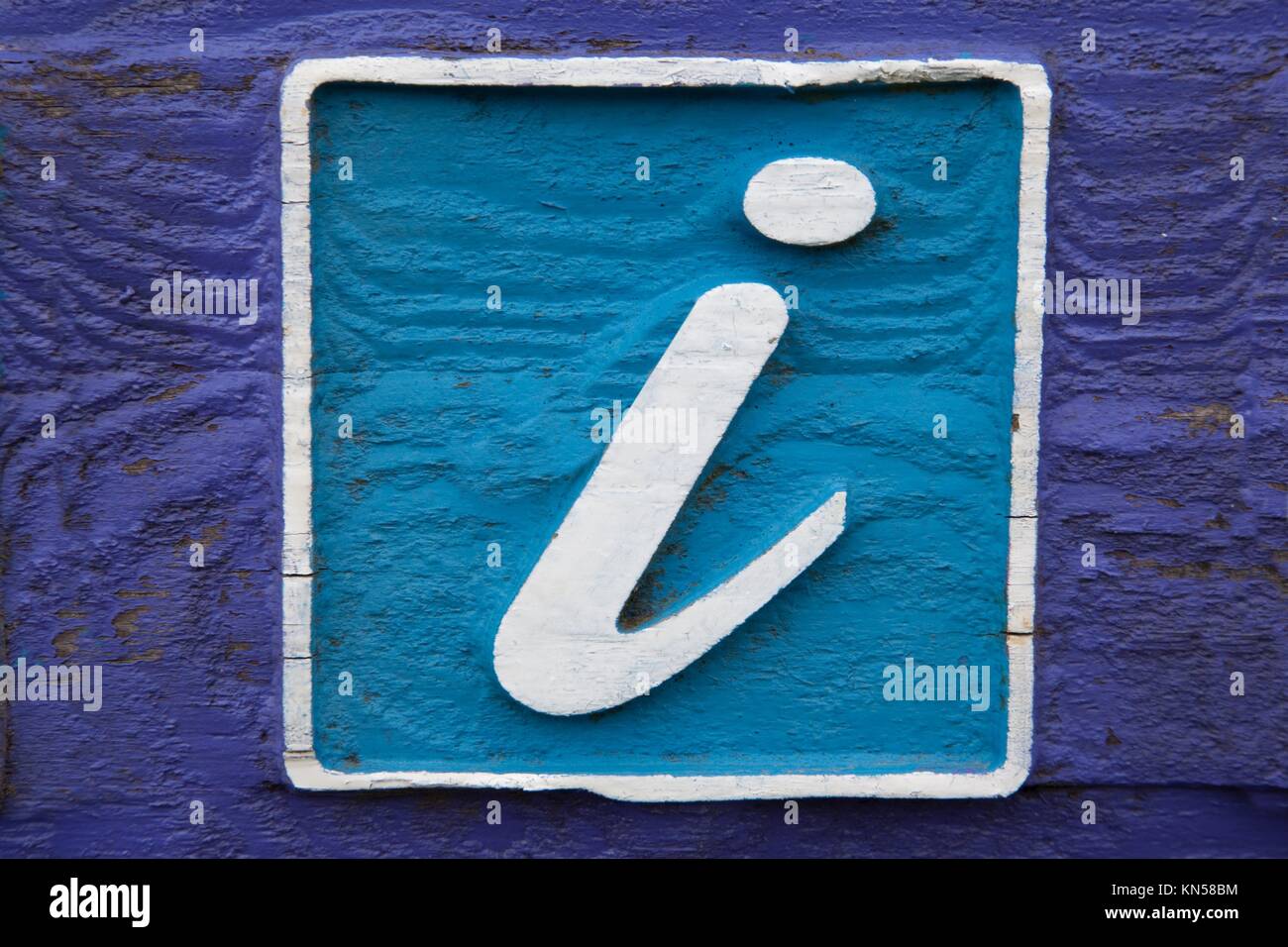 White wood sign hi-res stock photography and images - Alamy
