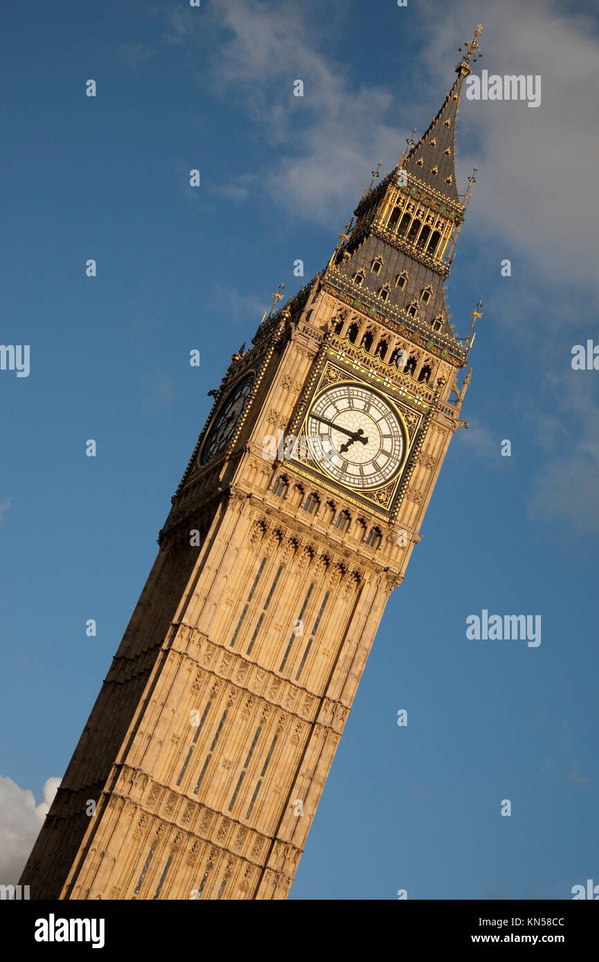 Tilted structure hi-res stock photography and images - Alamy
