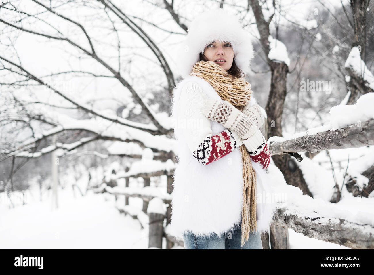 Woman freezing High Resolution Stock Photography and Images - Alamy