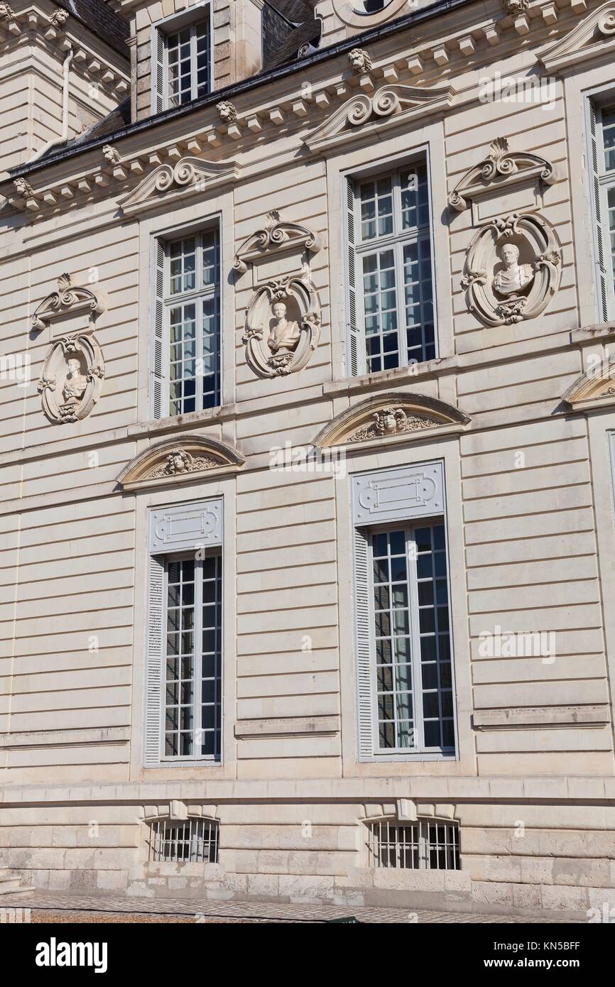 Cheverny village hi-res stock photography and images - Alamy