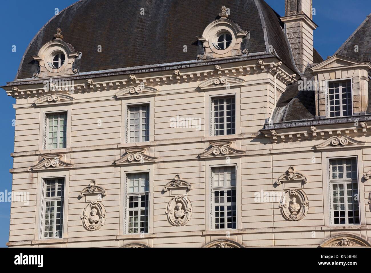 Cheverny village hi-res stock photography and images - Alamy