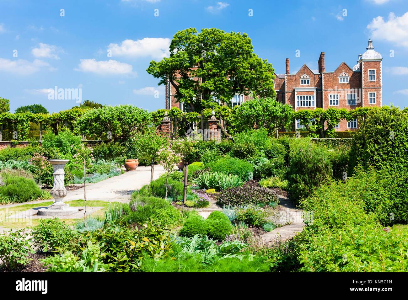 Old palace hatfield house hi-res stock photography and images - Alamy