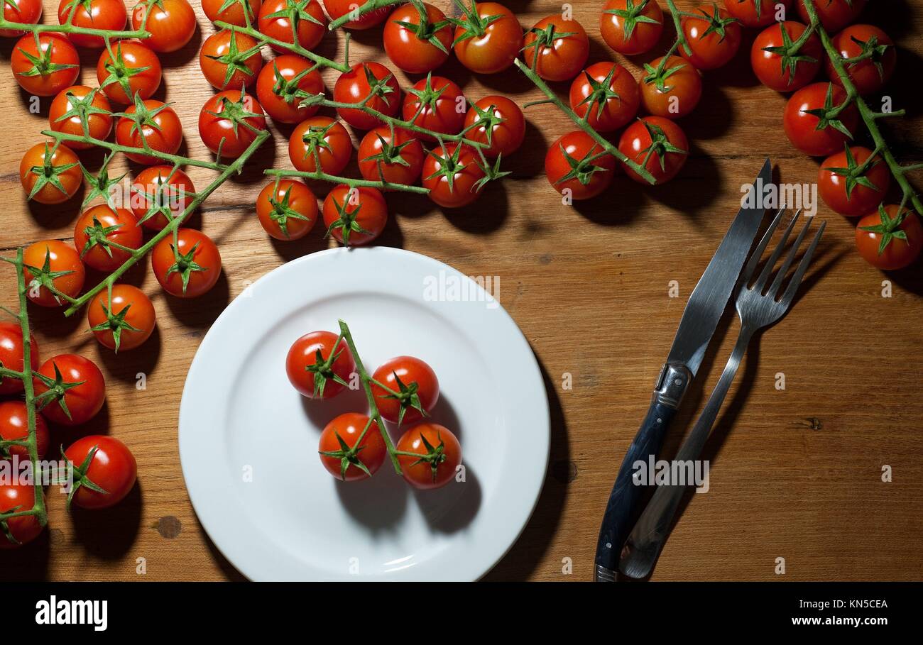 Tomato trusses hi-res stock photography and images - Alamy
